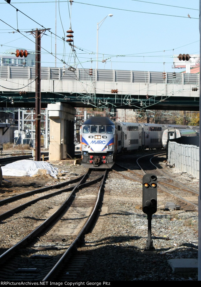 MARC train 612(18) arrives at Baltimore